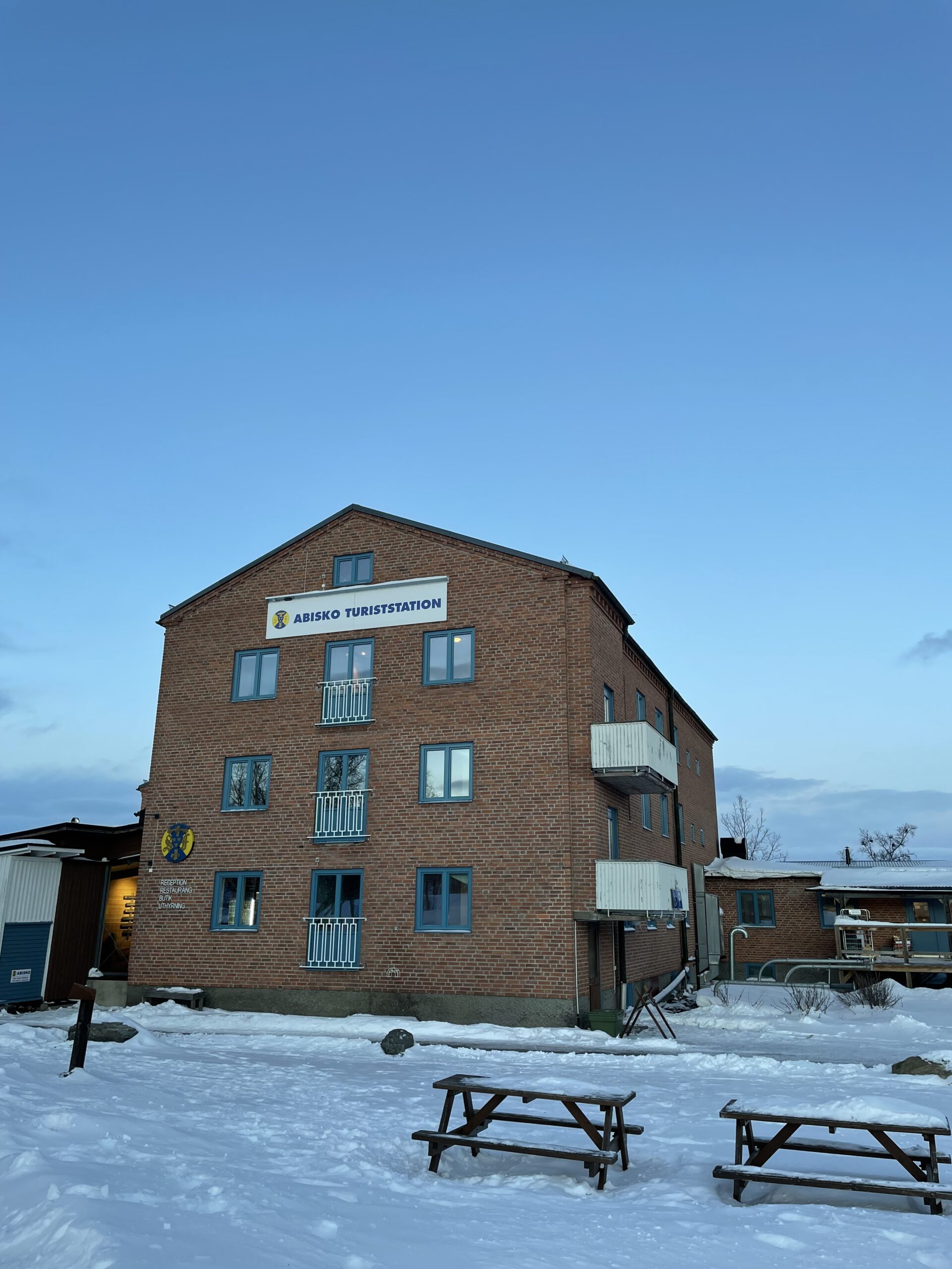 【感動】スウェーデン・アビスコで見た人生初のオーロラ体験記｜見れる確率・行き方・おすすめ宿まで紹介！ | tomo_tabi_blog